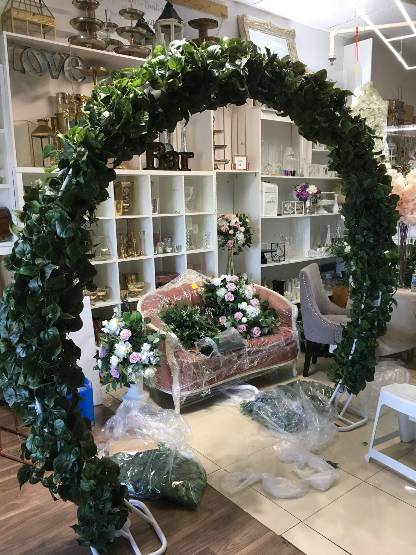Tiara Round Metal White Arch Rental • VintageBash